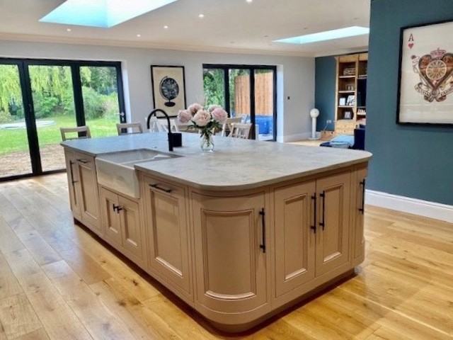 Half Pencil and Scalloped | Dry Rose & Storm Blue Kitchen