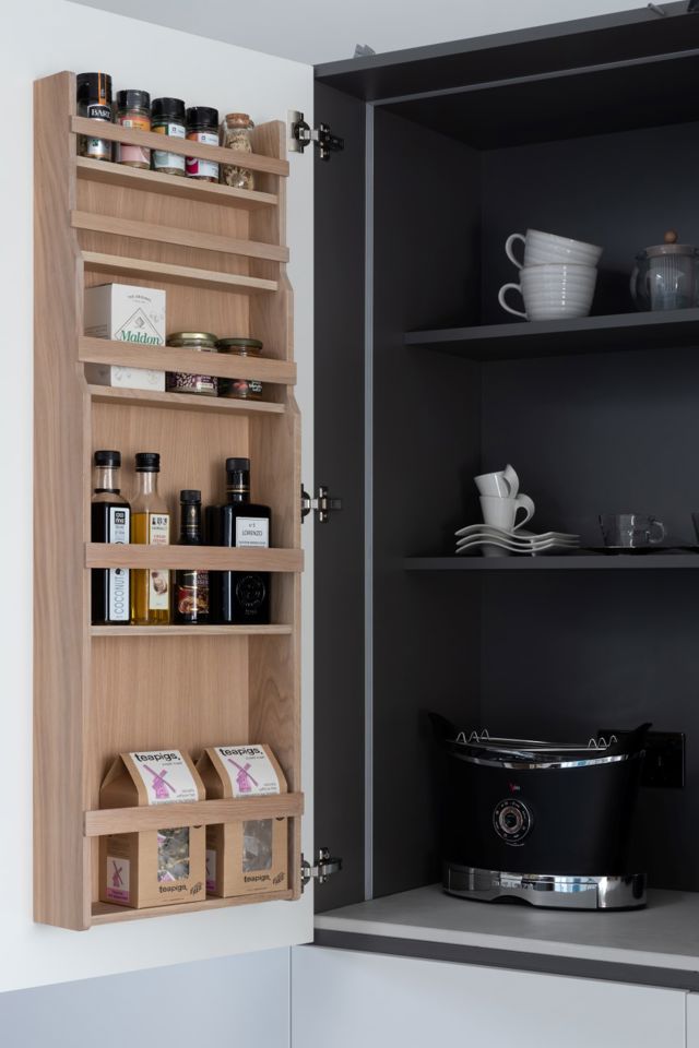 Real Life Kitchens – Porter Handleless